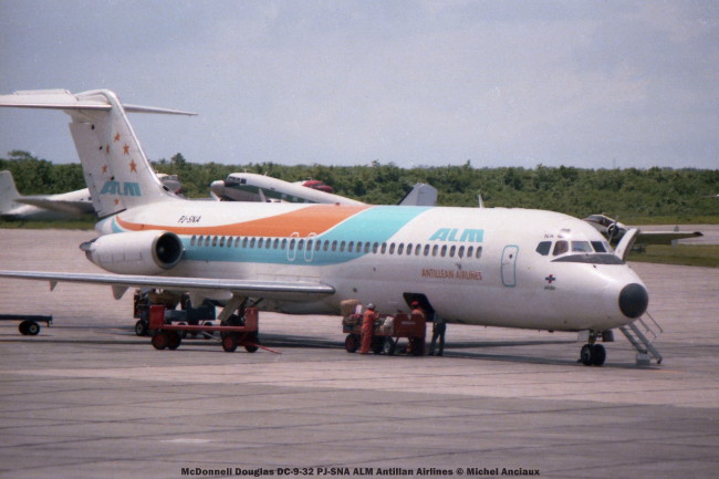 img937 McDonnell Douglas DC-9-32 PJ-SNA ALM Antillan Airlines © Michel ...