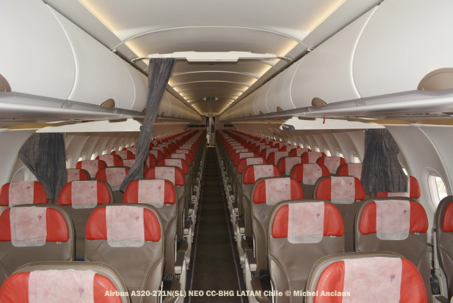 81 Cabin of Airbus A320-271N (SL) NEO CC-BHG © Michel Anciaux ...