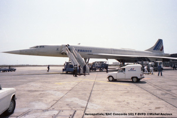 Primer vuelo comercial del Concorde First commercial flight of Concorde ...